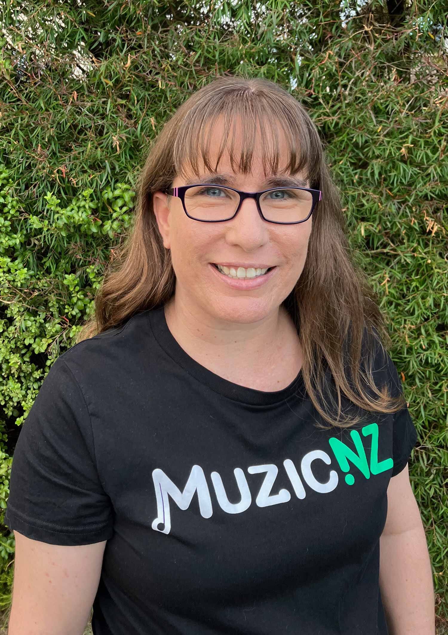 Lisa Jones, bringing the muzic to the people for 25 years